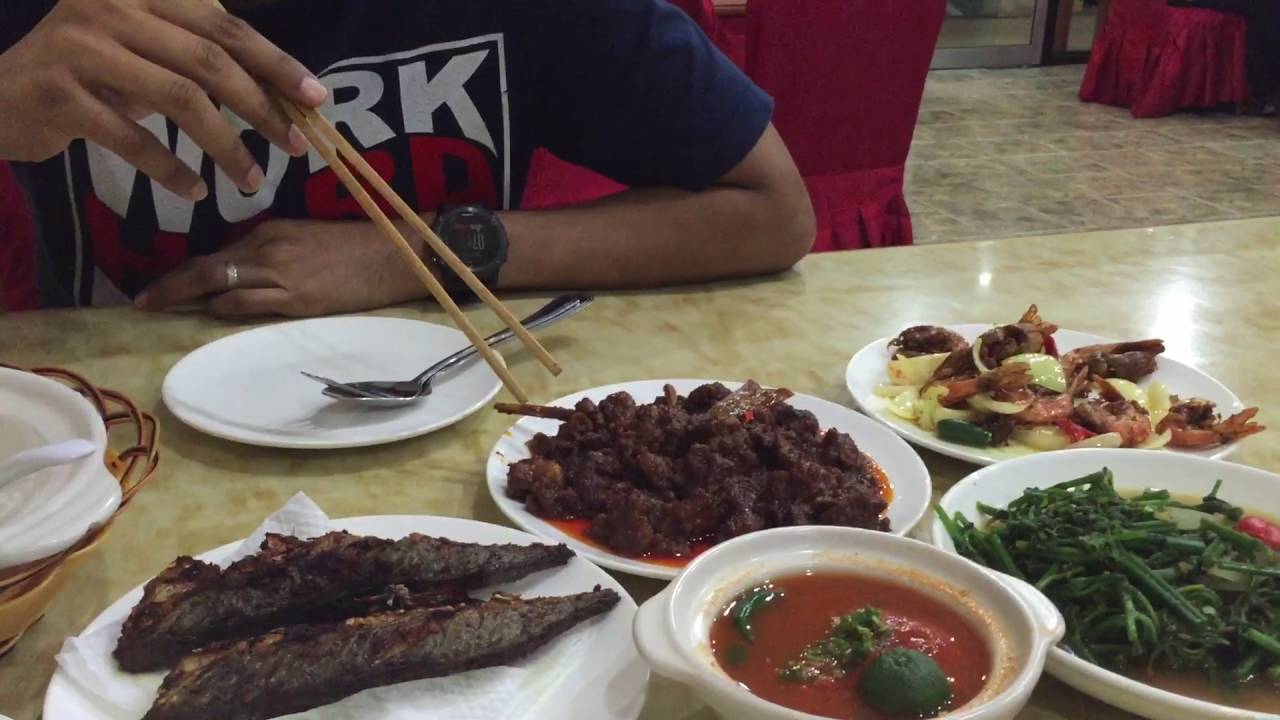 My first experience eating Bruneian Traditional cuisine the "Ambuyat ...