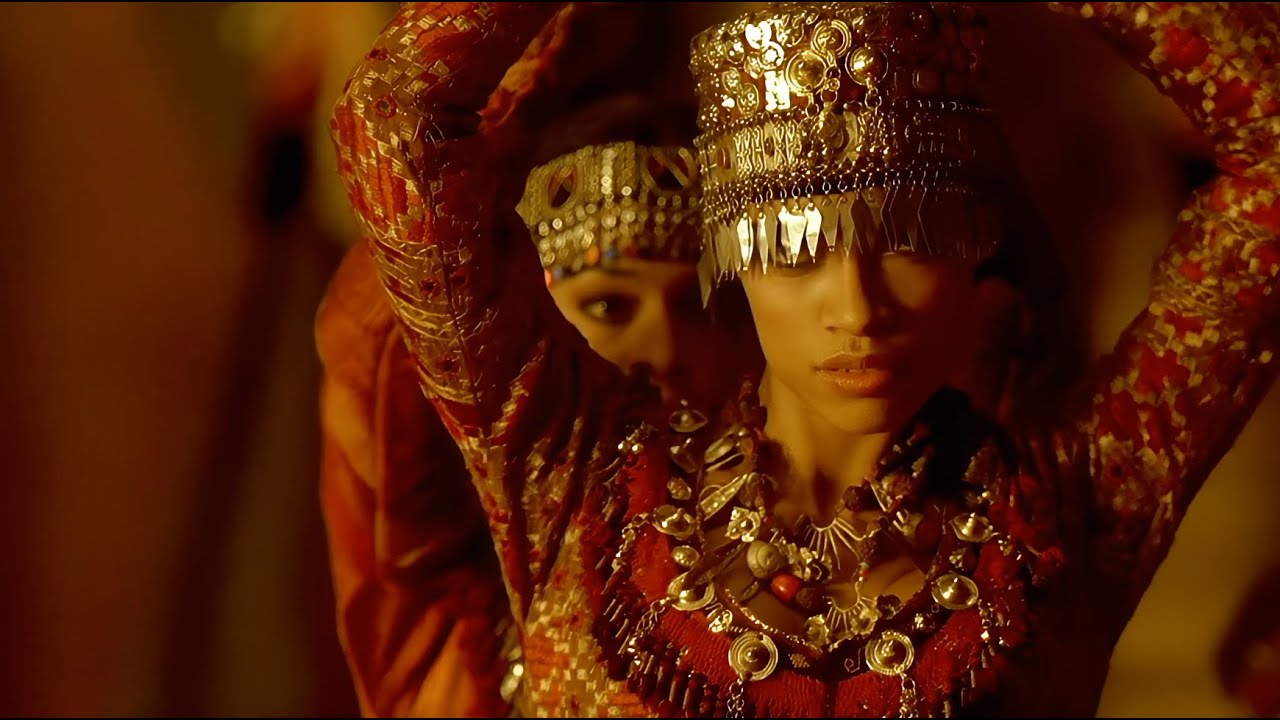 Alexander (2004) - Roxane's dance | RetroMovies - YouTube