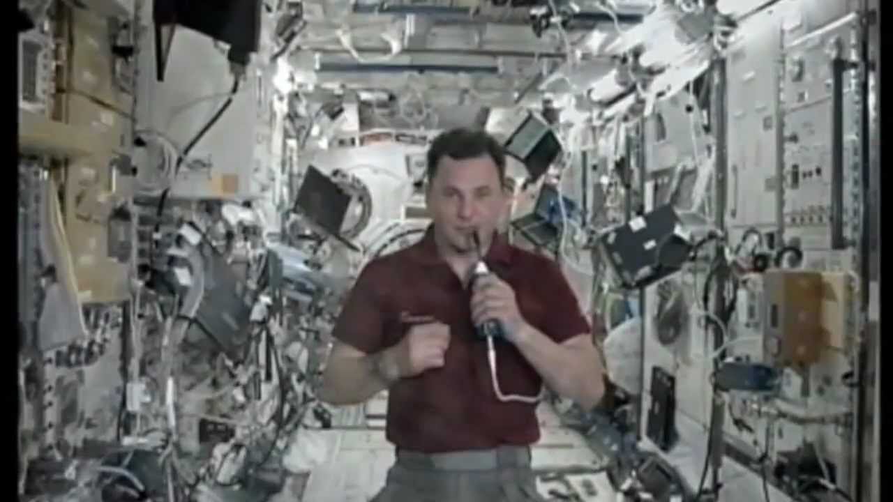 Russian cosmonaut Roman Romanenko's Earth Hour 2013 message - YouTube