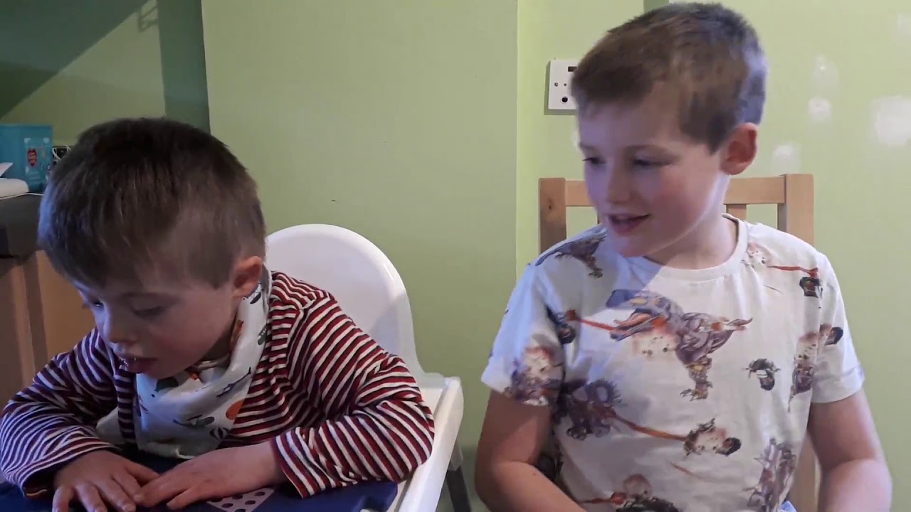 Makaton sign for star - YouTube