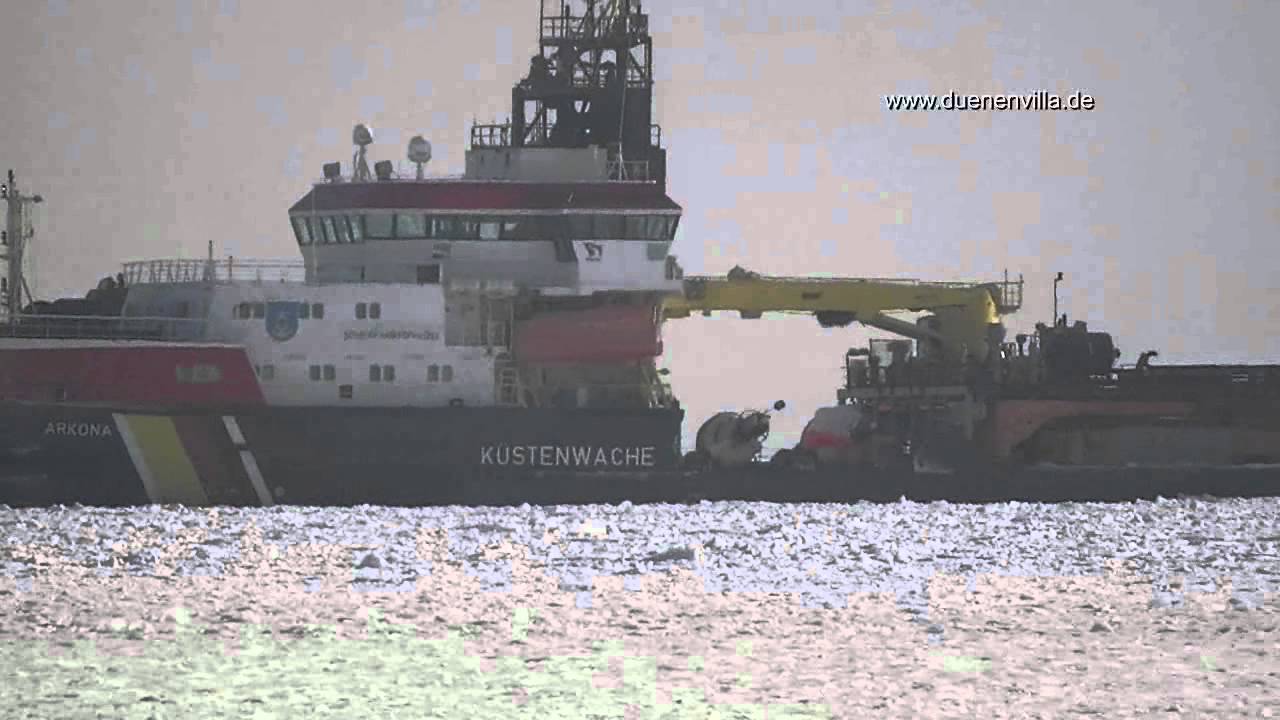 2012 02 11 Rügen Eisbrecher befreien Frachter, german icebreaker is ...