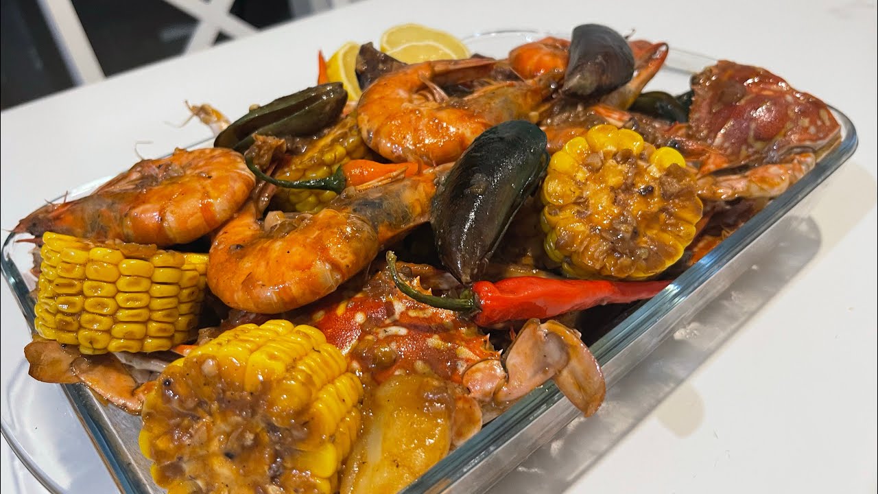 Filipino Style Buttered Garlic Seafood - YouTube