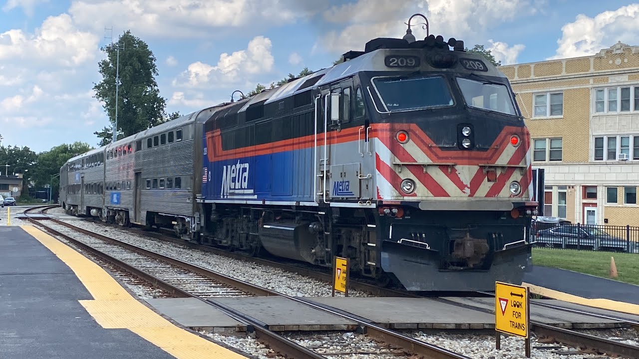 Metra f40phm-3 #209 pushes an inbound train into 91st street-beverly ...