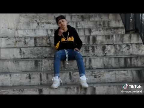 17 yaşımda kalbimi  çaldı ♥♡
