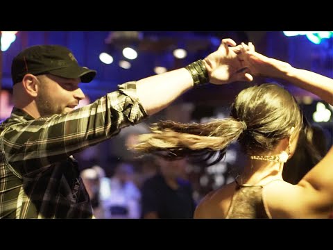 COUNTRY DANCE TUTORIALS - Chaînés, Pivots, or Spiral Turns in 2 Step Dancing?