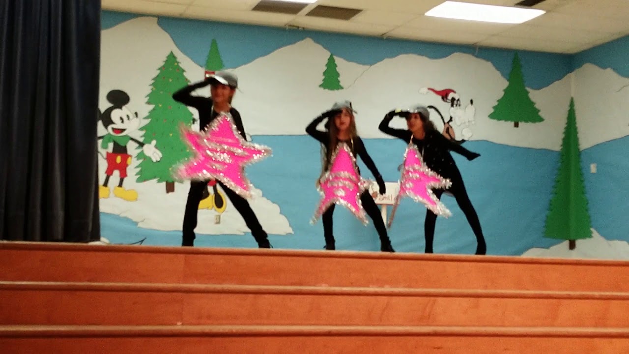 Mrs. Guzman's 2nd grade class Christmas performance - YouTube