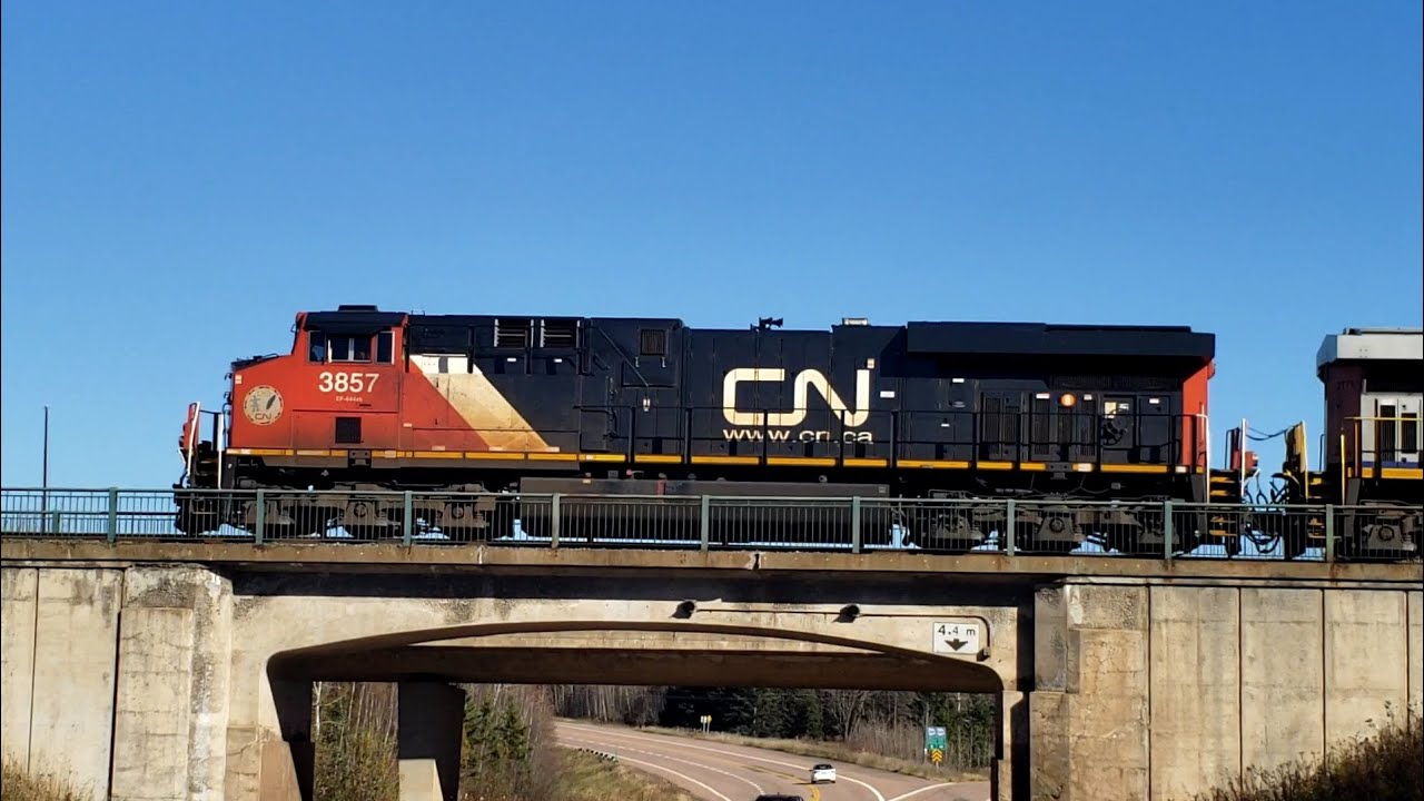 CN 305 at Berry Mills, NB October 22 2022 - YouTube