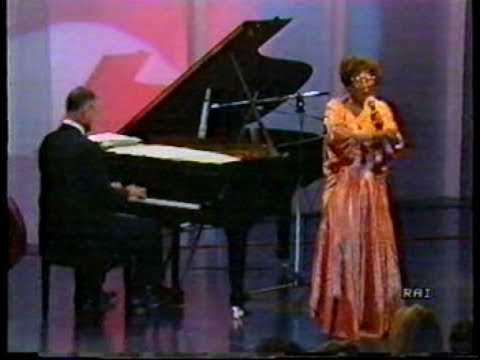 Ella Fitzgerald in concert Italy 1987 part 2 - YouTube Music