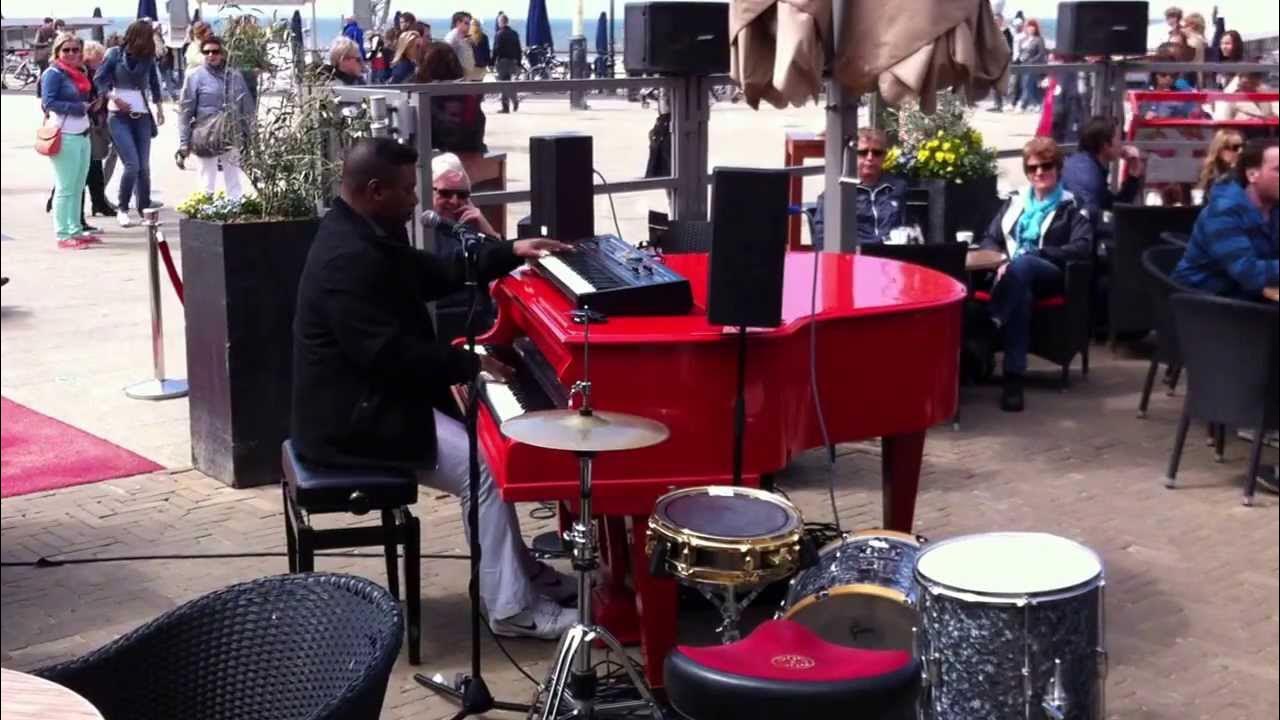 "What a Wonderful World" - Crazy Pianos, Scheveningen May 19, 2013 - YouTube
