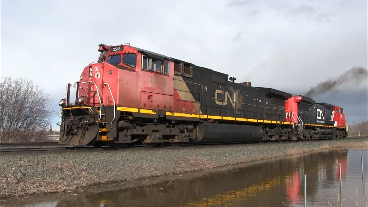 CN Train Spotting HD: CN 2518 & 2193 Leads CN 847 Light Engine Move At ...