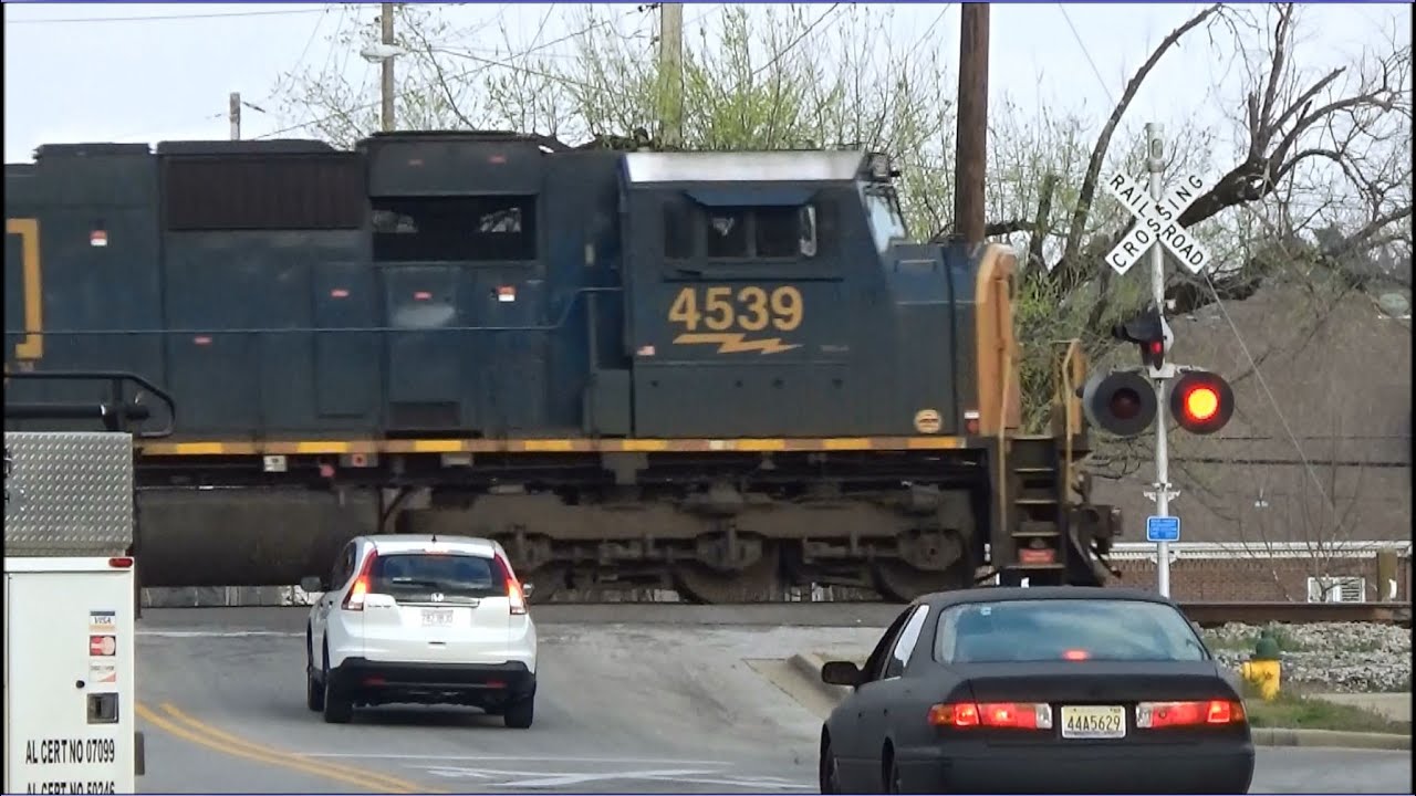 CSX 4539 and CSX 5425 pull CSX M515 through Athens, AL! - YouTube