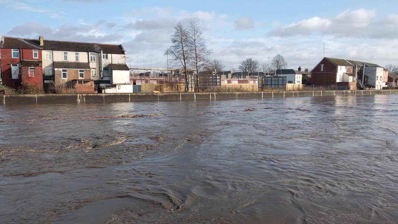 River Irwell in flood in Salford - YouTube