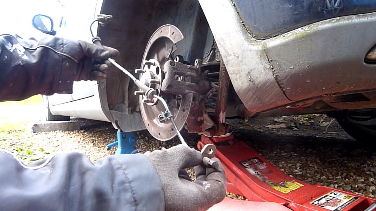 Honda Civic Mk8 ABS Fault on Car - Speed Sensor Change - YouTube