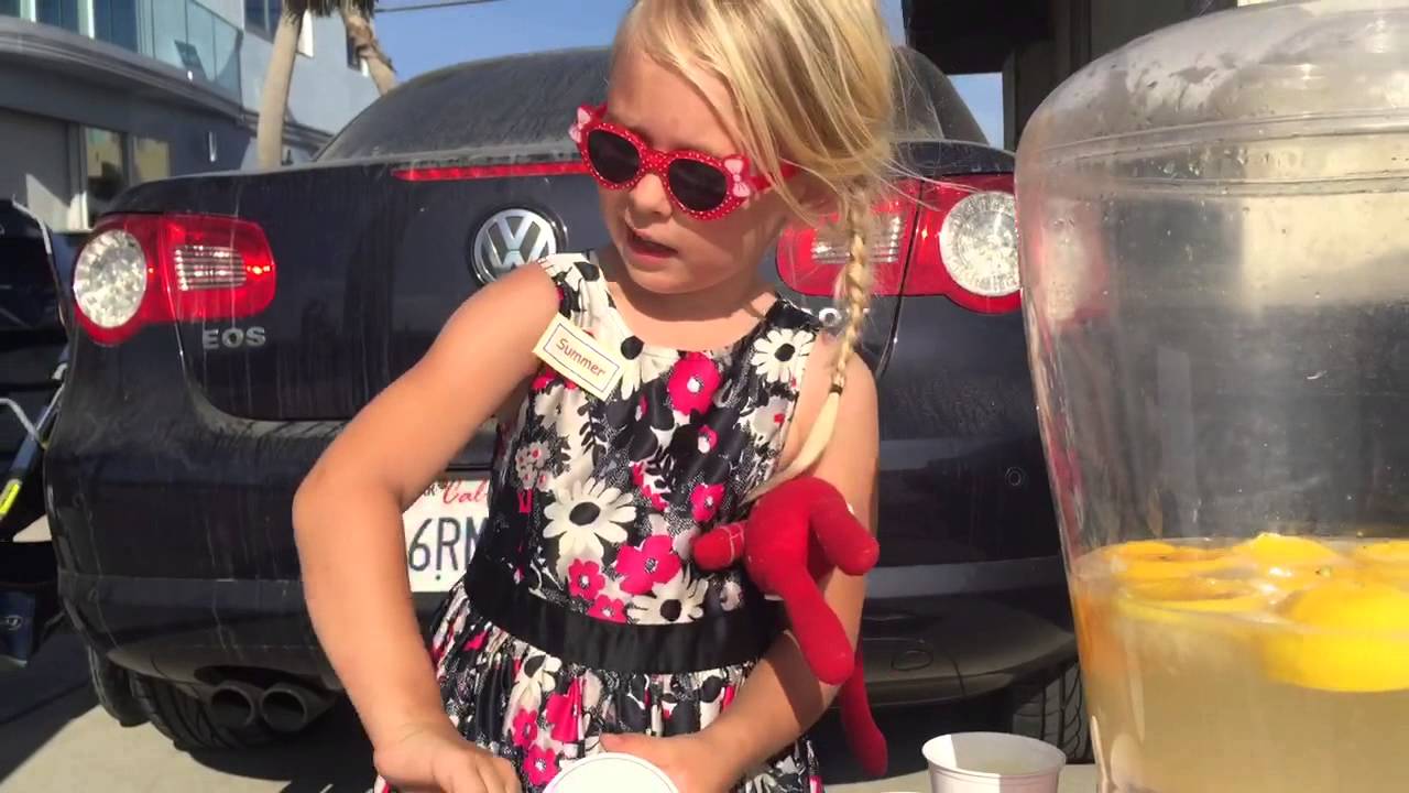 Summer Sunshine's Lemonade Stand - YouTube