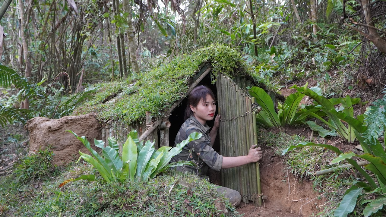 Detect traces of wild animals in the deep forest, set traps to catch ...