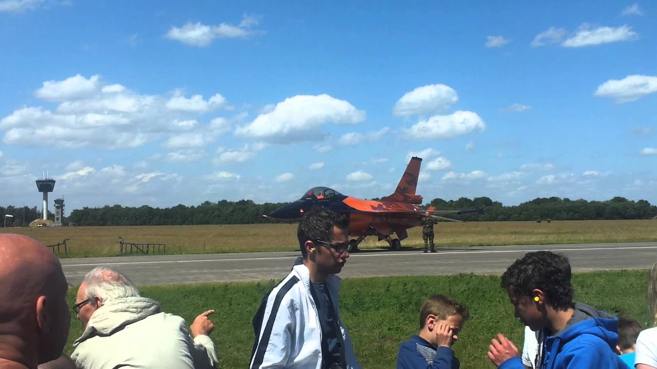 Frecce tricolori - Italian Display Team - YouTube