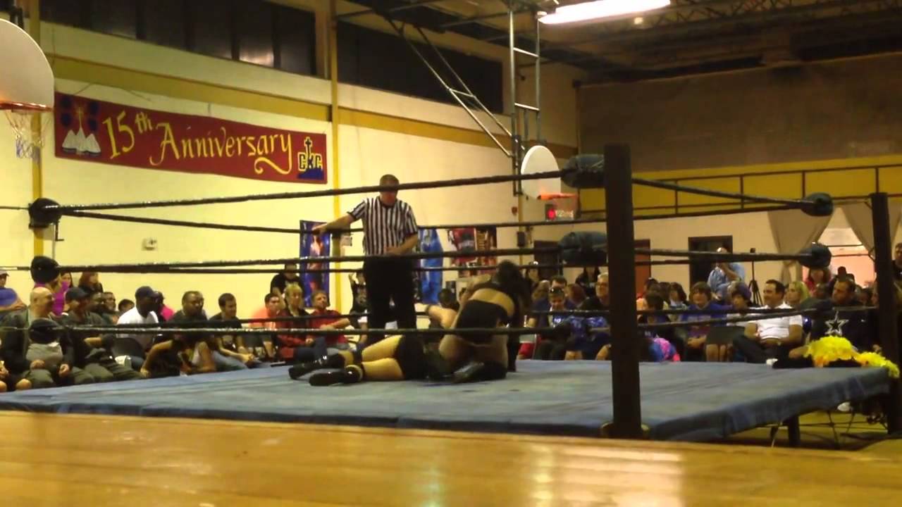 Jessie Kaye vs Nyla Rose - YouTube