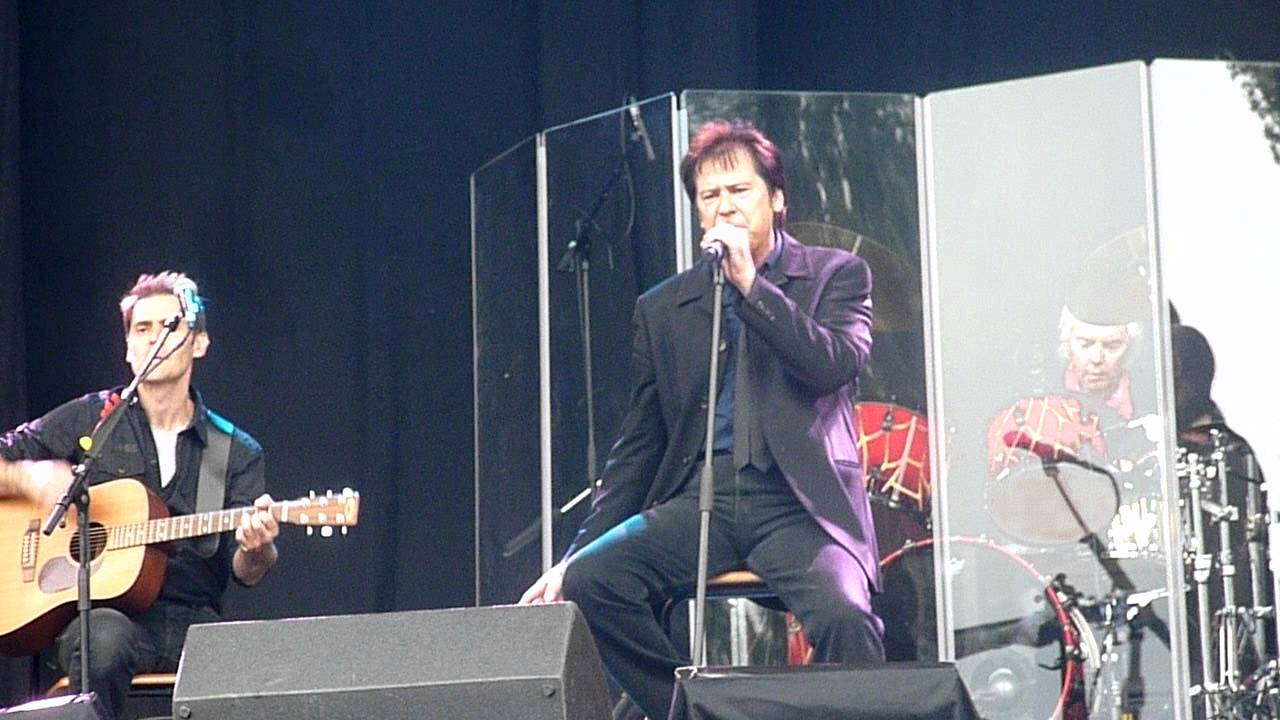 Rimpelrock 2011 shakin stevens - YouTube