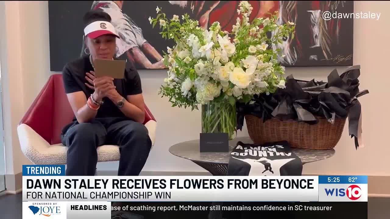 Beyoncé sends card, flowers to Dawn Staley to celebrate Gamecocks - YouTube