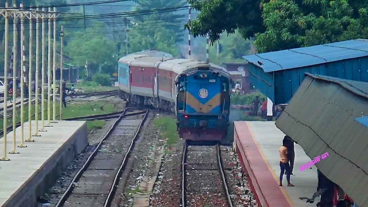 Snake type Train entry || Indian Railways Bandhan Express are in ...