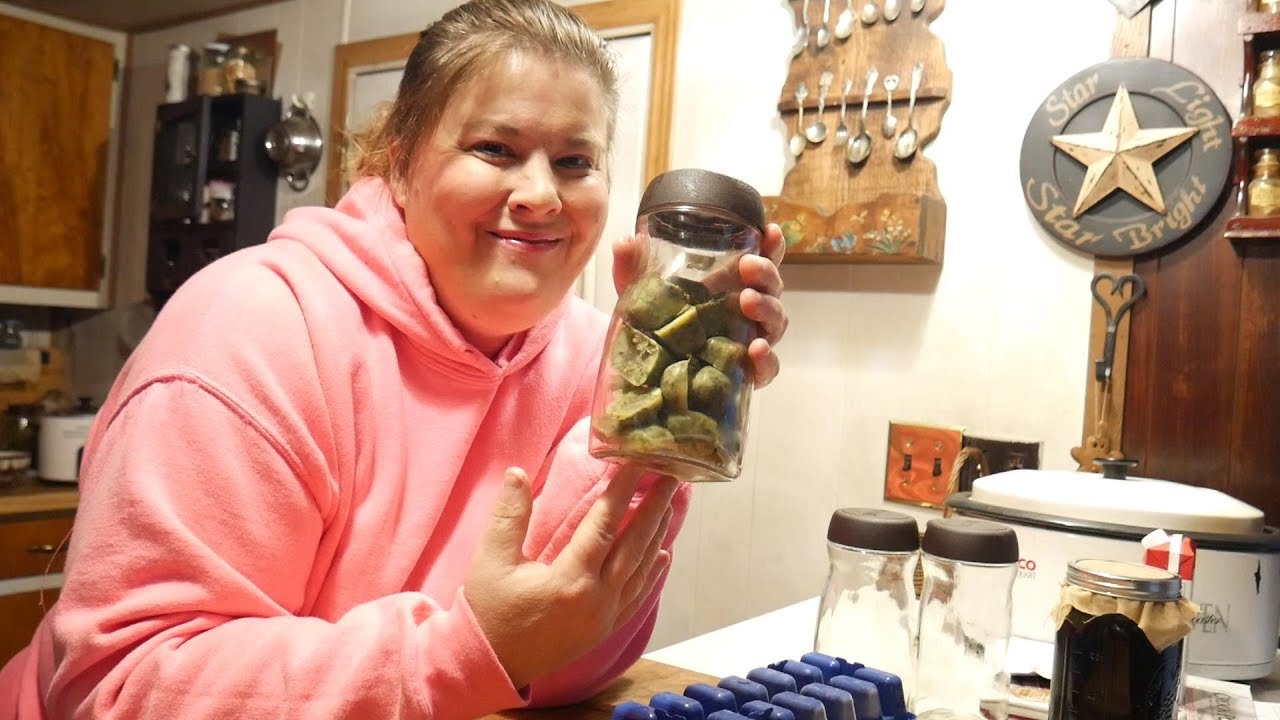 Homestead Tessie Makes Freezer Cube Seasoning Trays - YouTube