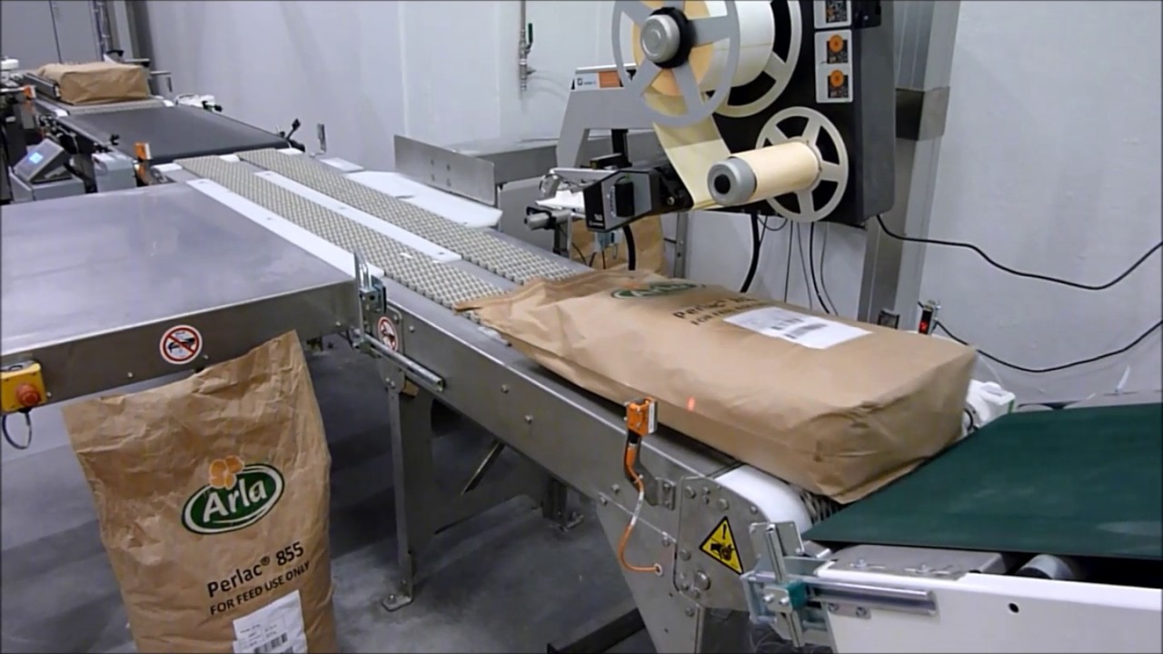 Autolabel bag labeling with swinging arm - YouTube