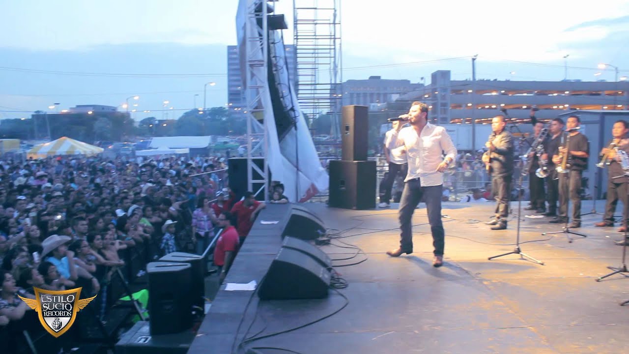 Estilo Sucio: Roberto Tapia - Plaza Garibaldi - Chicago, IL HD - YouTube