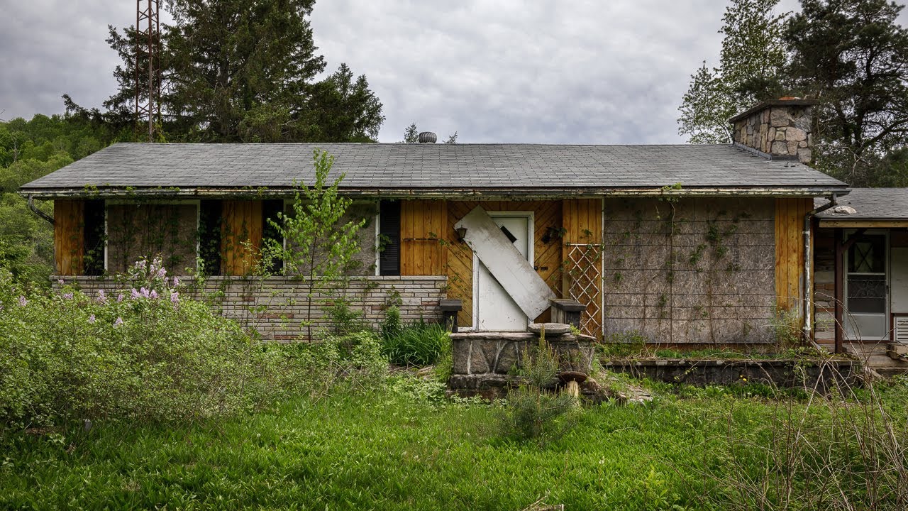 Astonishing Abandoned TIME CAPSULE House Stuck In The 1970s!! - YouTube