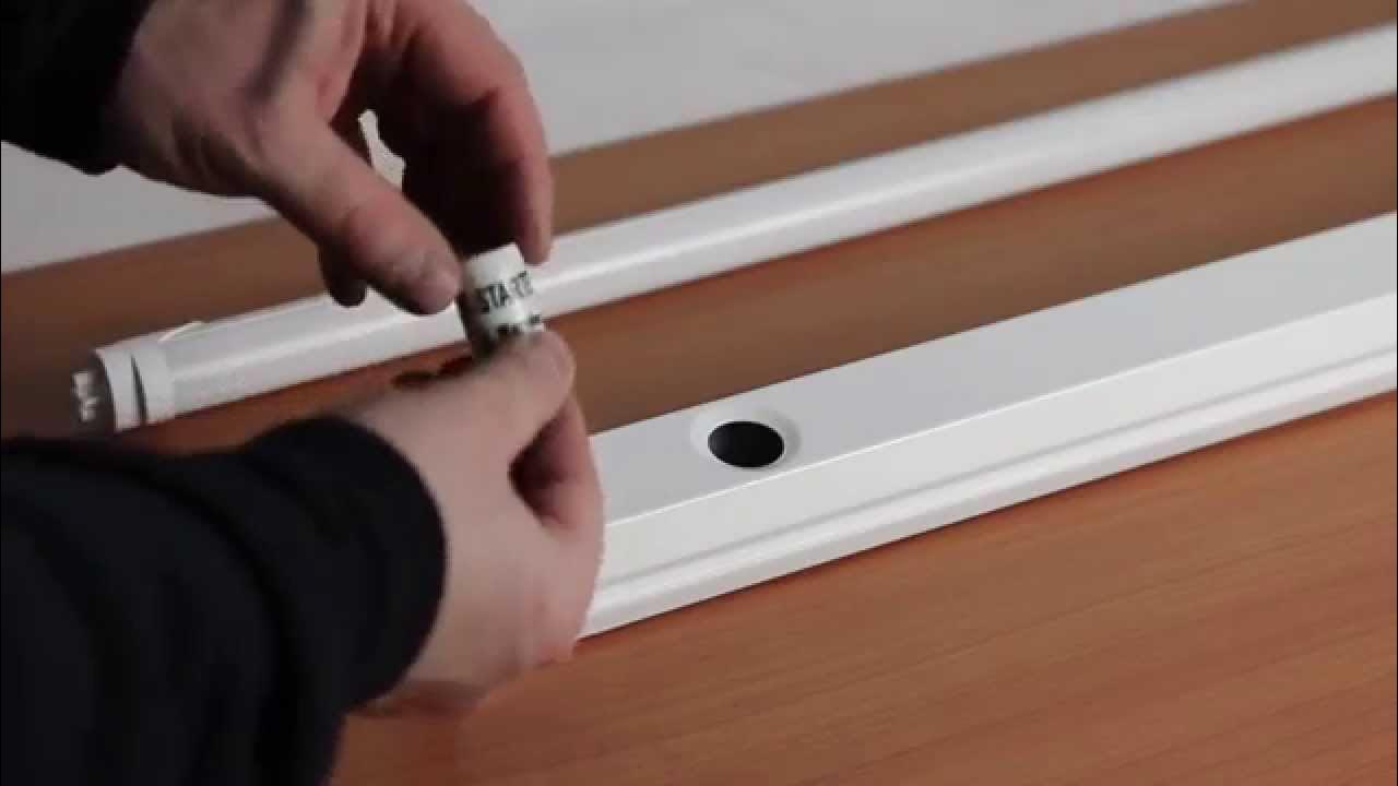 LED-valoputken vaihto perinteisen loisteputken tilalle - YouTube