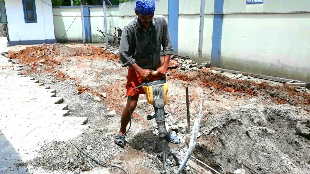 How to use a Jack Hammer machine 2018 ( Please use PPEs for your ...