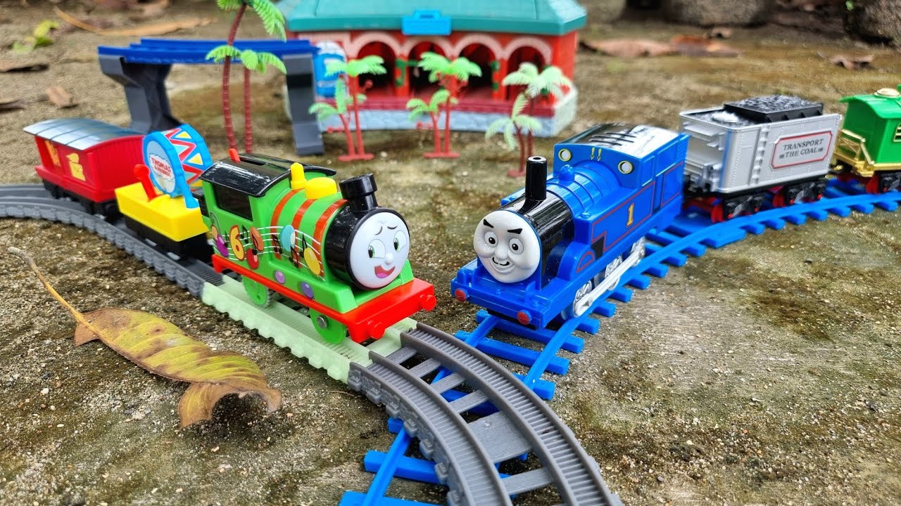 Merakit Mainan Kereta Api Thomas & Friends Berkumis, Kereta Api Percy Festif - YouTube