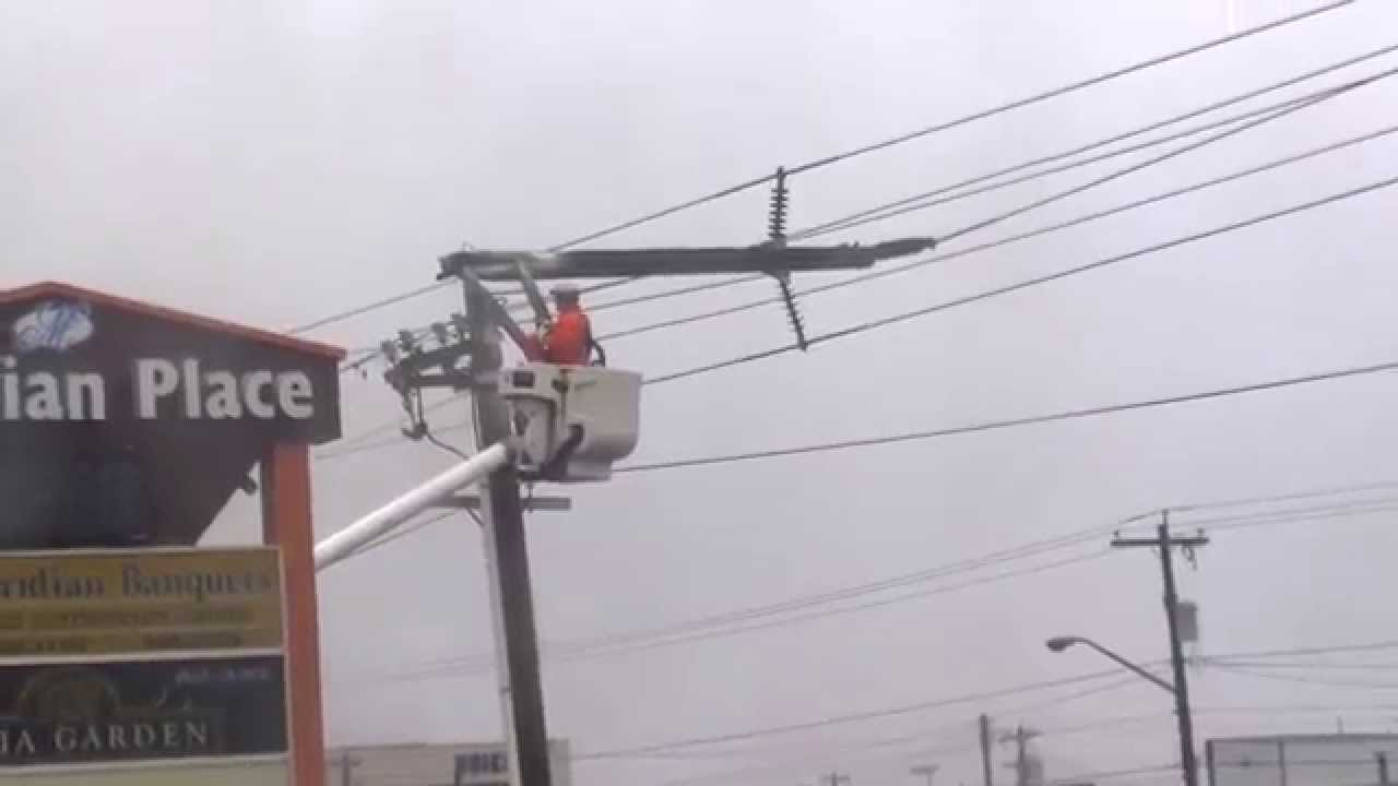 Broken Power Pole Near Miss in Edmonton - YouTube