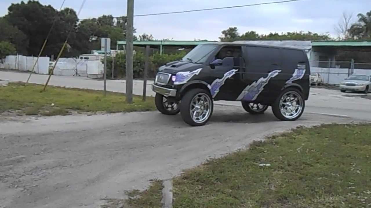 Hotwheels van squat on 28's - YouTube