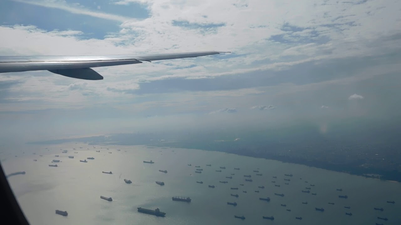 Thai Airways B777-300 TG414 Takeoff from Singapore - YouTube