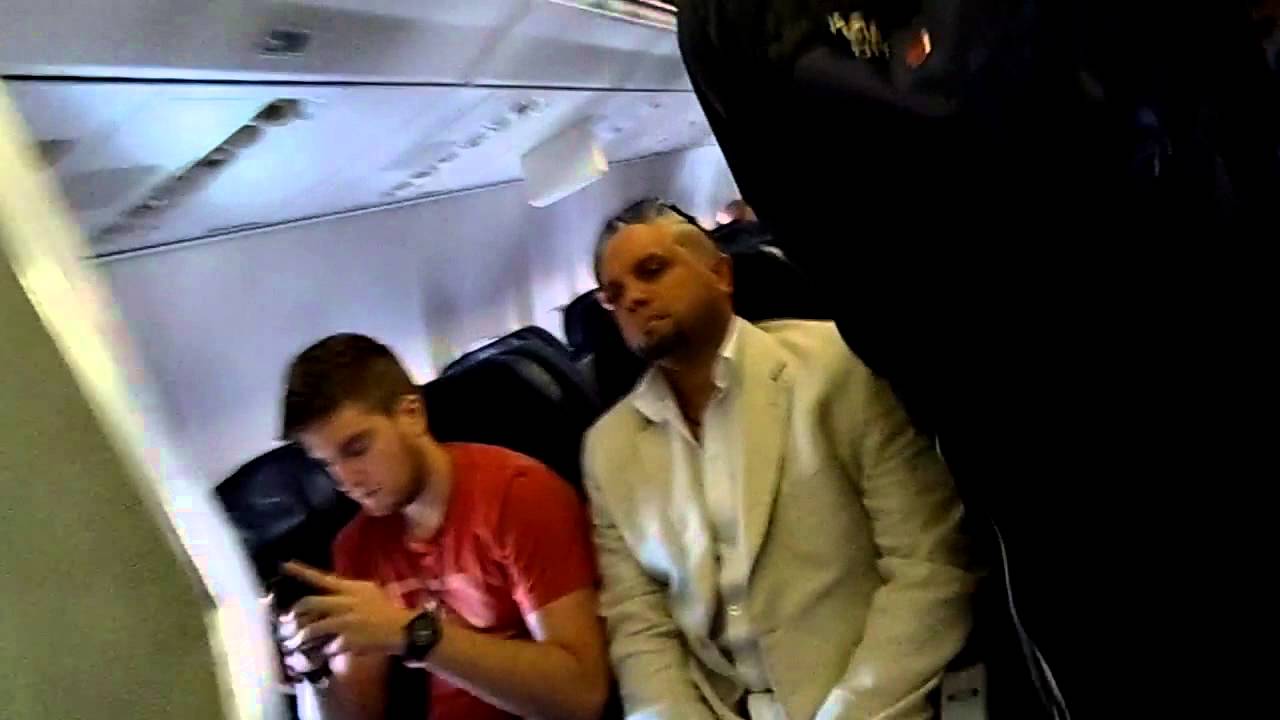 Boarding the new American Airlines 737-800 - YouTube