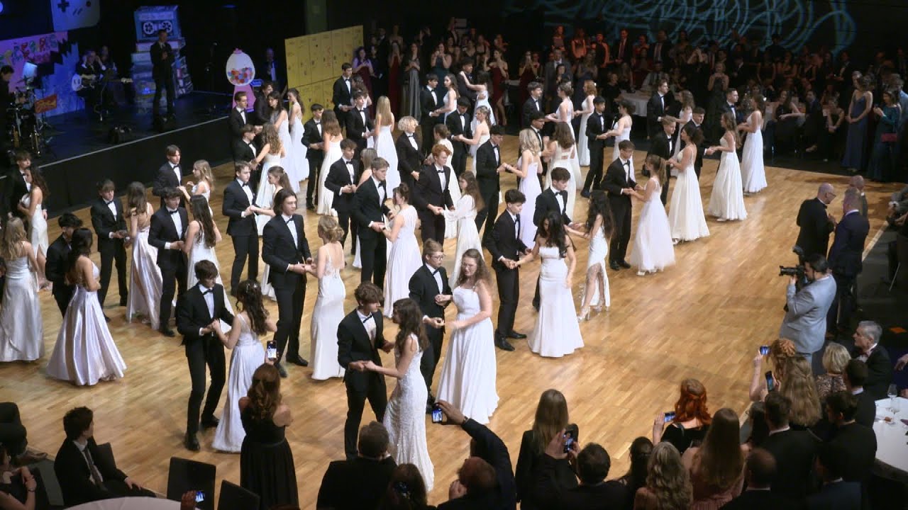 Schulball des BG/BRG Schwechat - YouTube