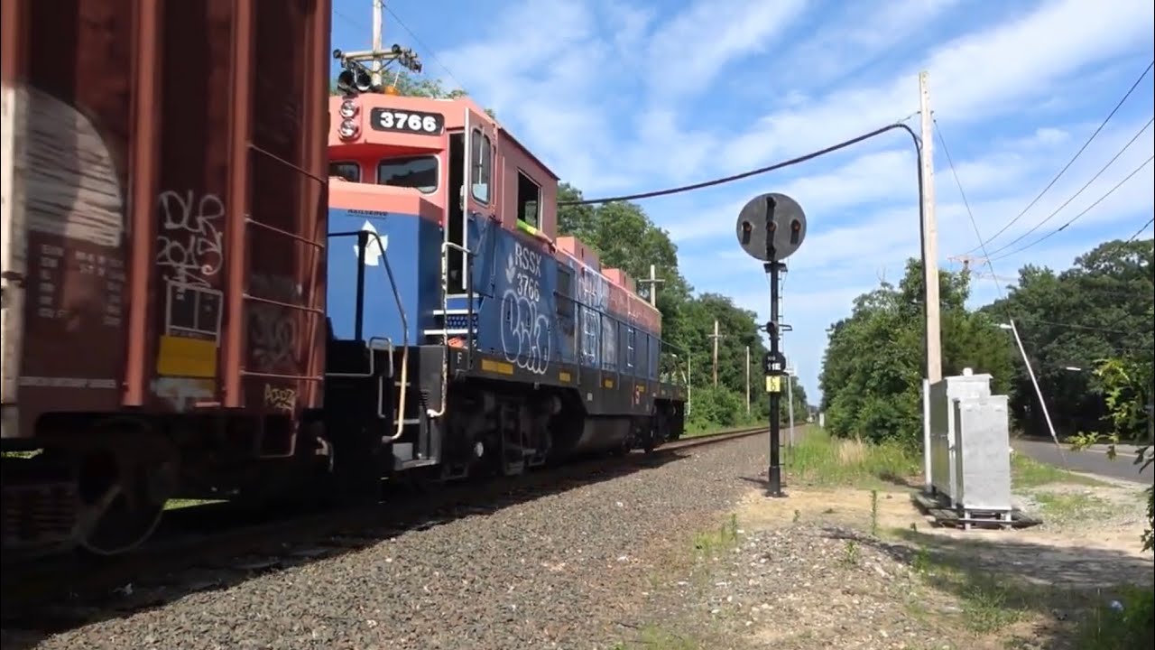 LIRR/NYAR RARE: Railserve "Leaf" Genset 3766 pulls 7 cars east ...