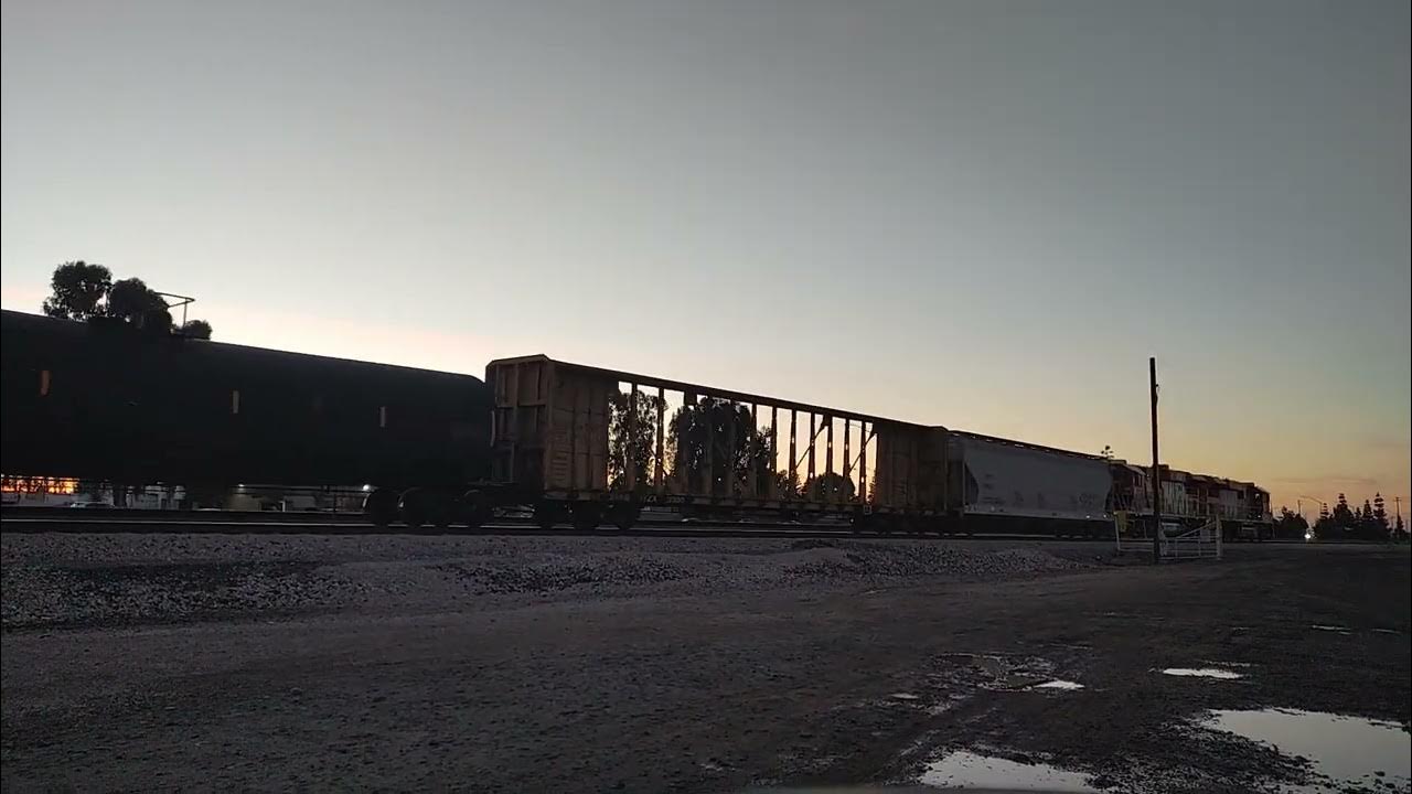 Shave and a haircut horn battle with SJVR 2406 - YouTube