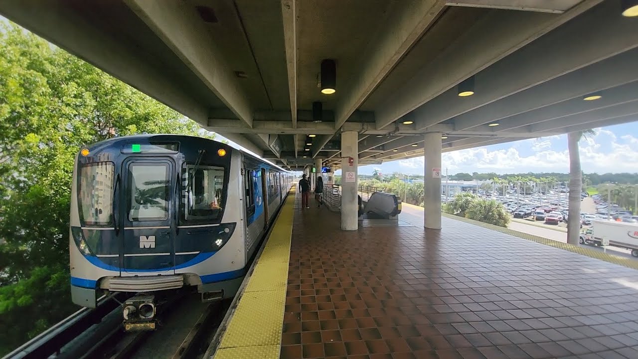 Miami Metrorail Southbound Green Line train arriving and departing at ...