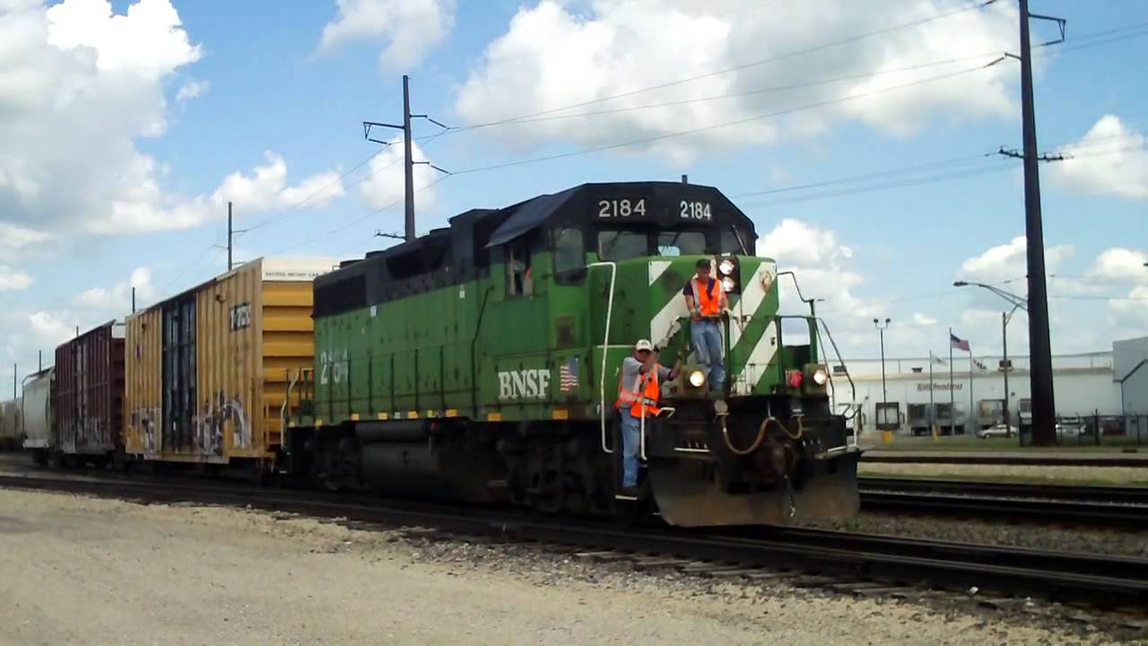 BNSF 2184 Meets BNSF 4918 SAVEOL - YouTube