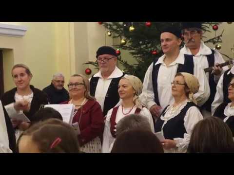 Slunj: božićnu pjesmu Zora je, zora (iz Cetingrada) pjeva KUD \