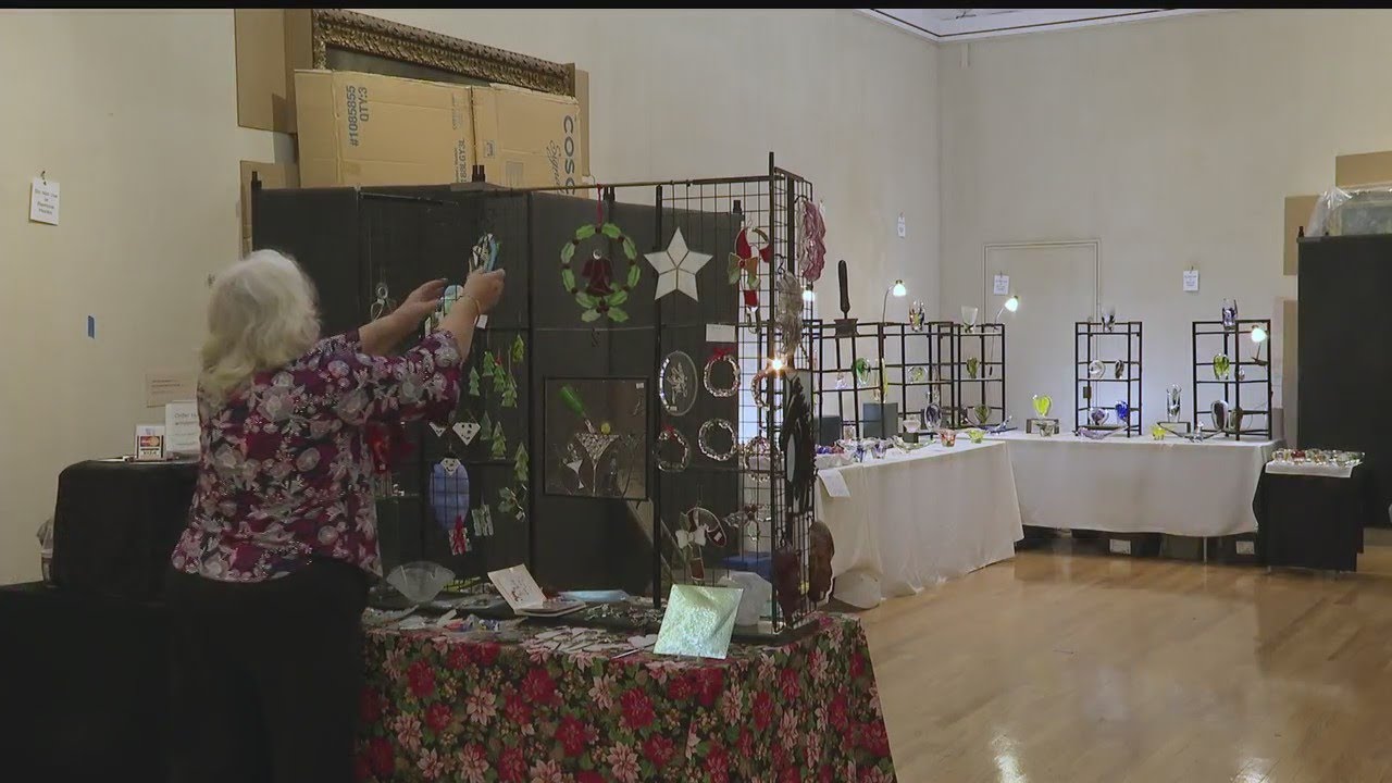 Local craft show draws almost 2,000 - YouTube