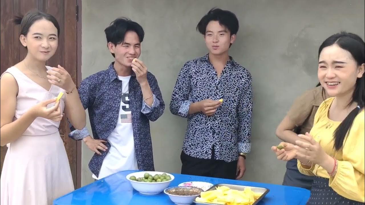 Los nrog peb cov tub ntxhais ua movie noj qaub nawb qab heev lis os. - YouTube