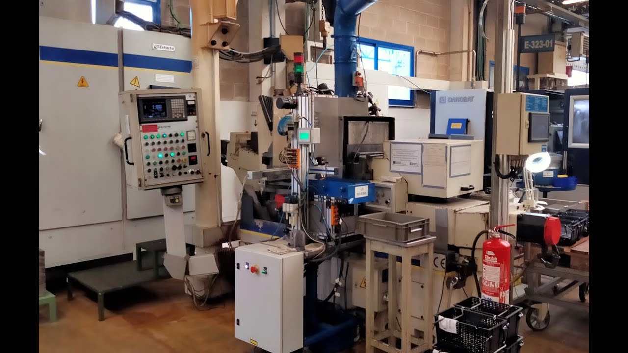 4535 ESTARTA 323 Rectificadora sin centros/Centerless Grinding Machine ...