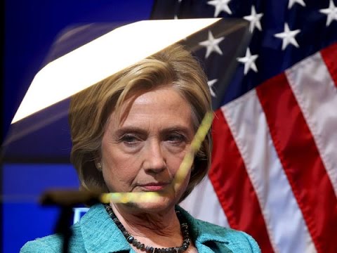 Hillary Clinton shows you the proper way to use a teleprompter "Sigh ...