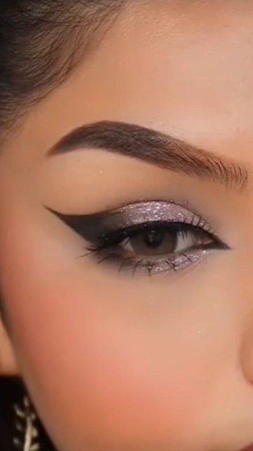 Beautiful 💜 glittery 🌟 eyemakeup tutorial 😍#makeuptips #softglamlook # ...