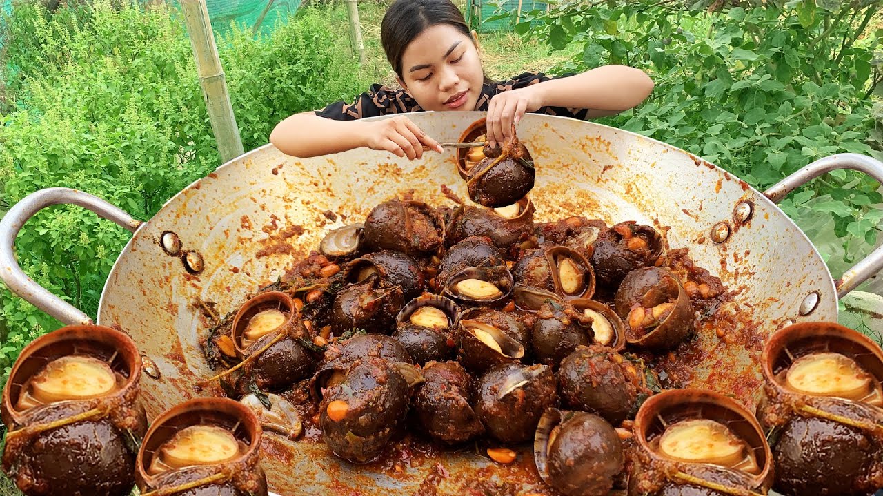 Wow Amazing cooking food, cooking and eating snails very delicious ...