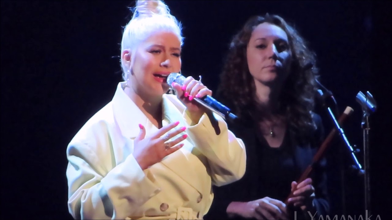 Christina Aguilera singing "Reflection" - YouTube