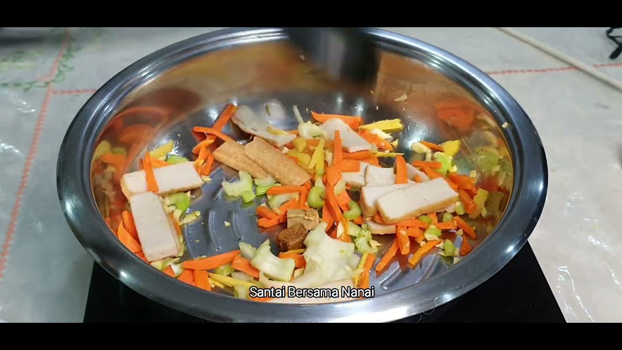 Sup pes ikan, fucuk, sayuran yang berkhasiat (Nutritious fish paste ...