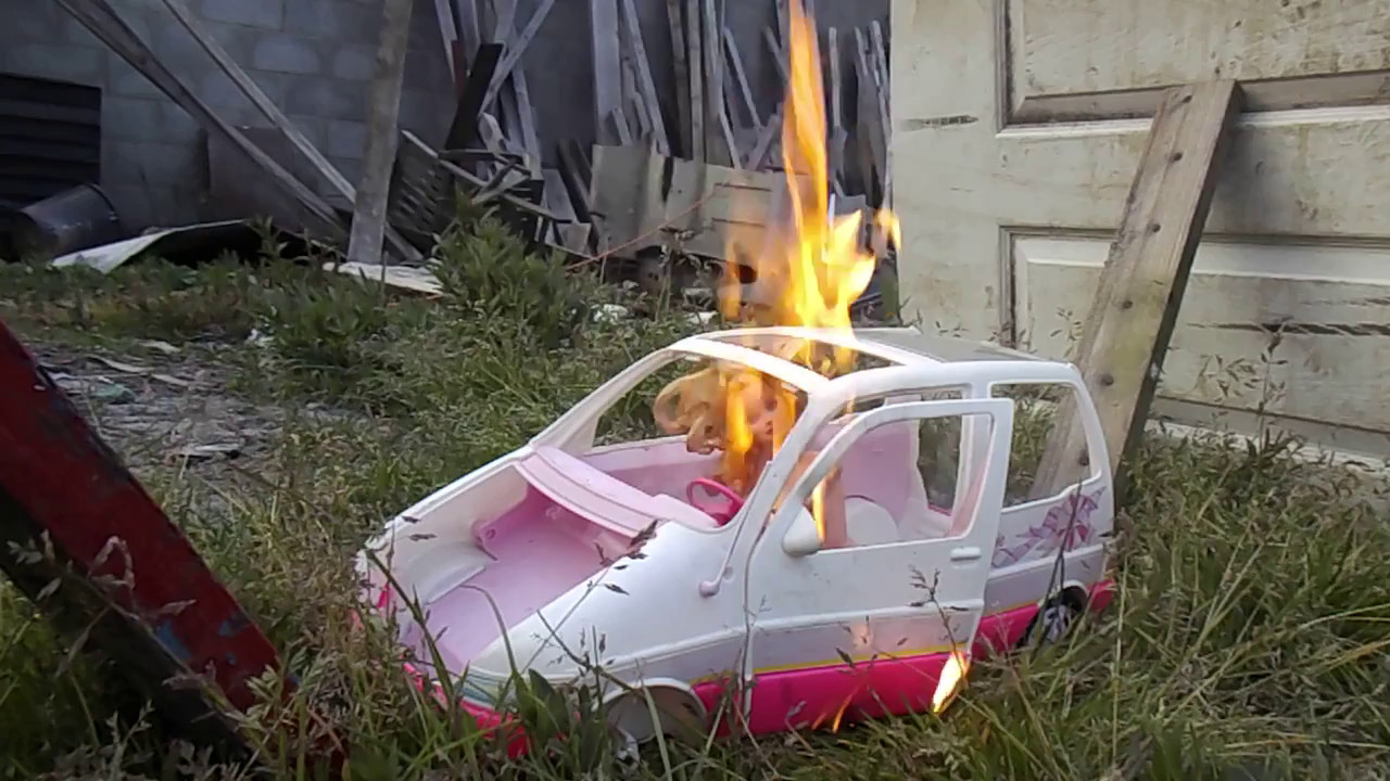 Barbies minivan catches fire - YouTube